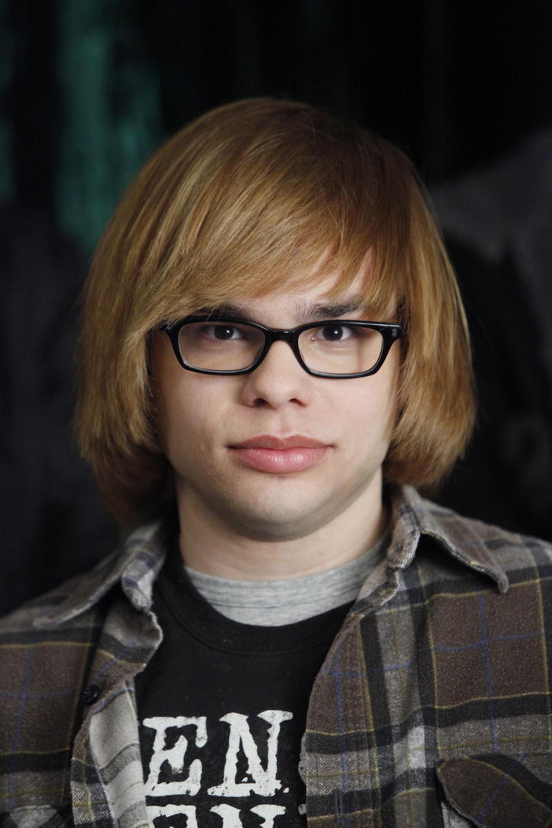 Charlie Saxton bilder, biografi och filmografi | MovieZine