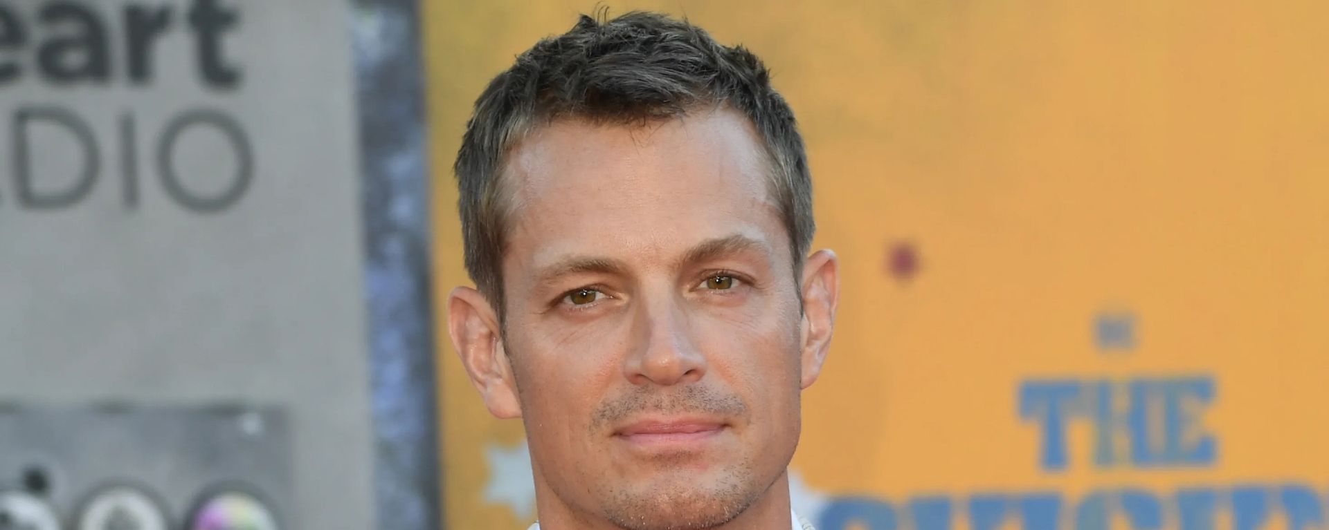 Första bilden från filmen "Silent Night" med Joel Kinnaman | MovieZine